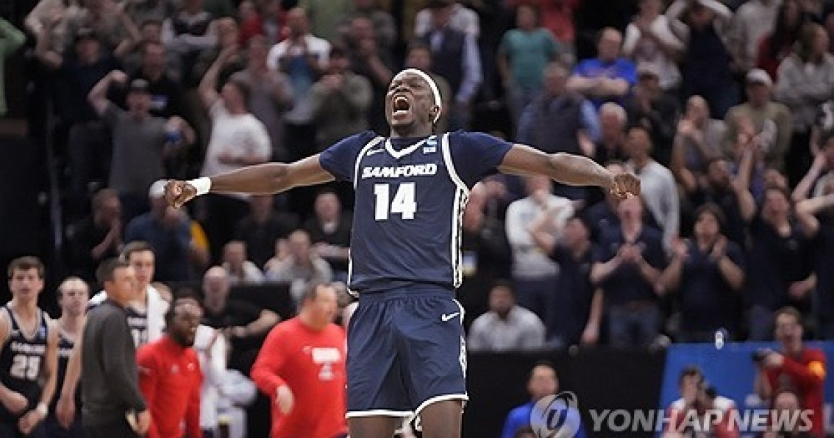 APTOPIX NCAA Samford Kansas Basketball