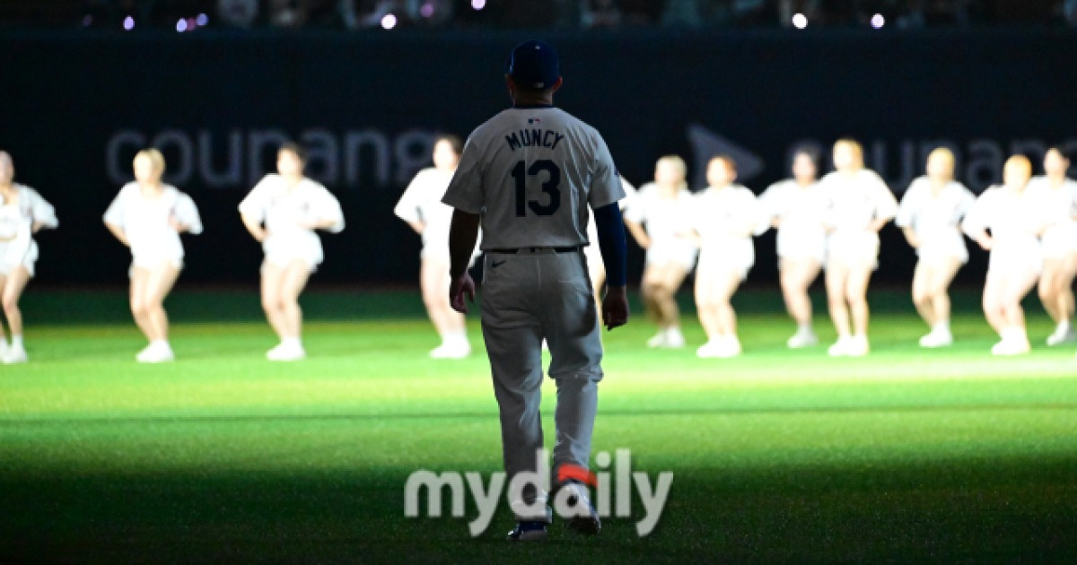 'MLB가 주목'한 장면, '나도 모르게 발걸음이'...K팝 걸그룹에 빠진 MLB 선수들 [유진형의 현장 1mm]