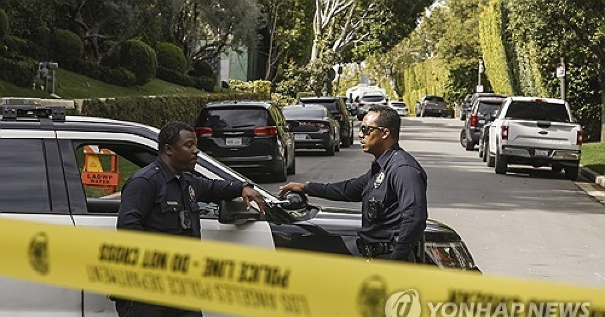 USA CALIFORNIA FEDERAL AGENTS RAID SEAN COMBS HOME