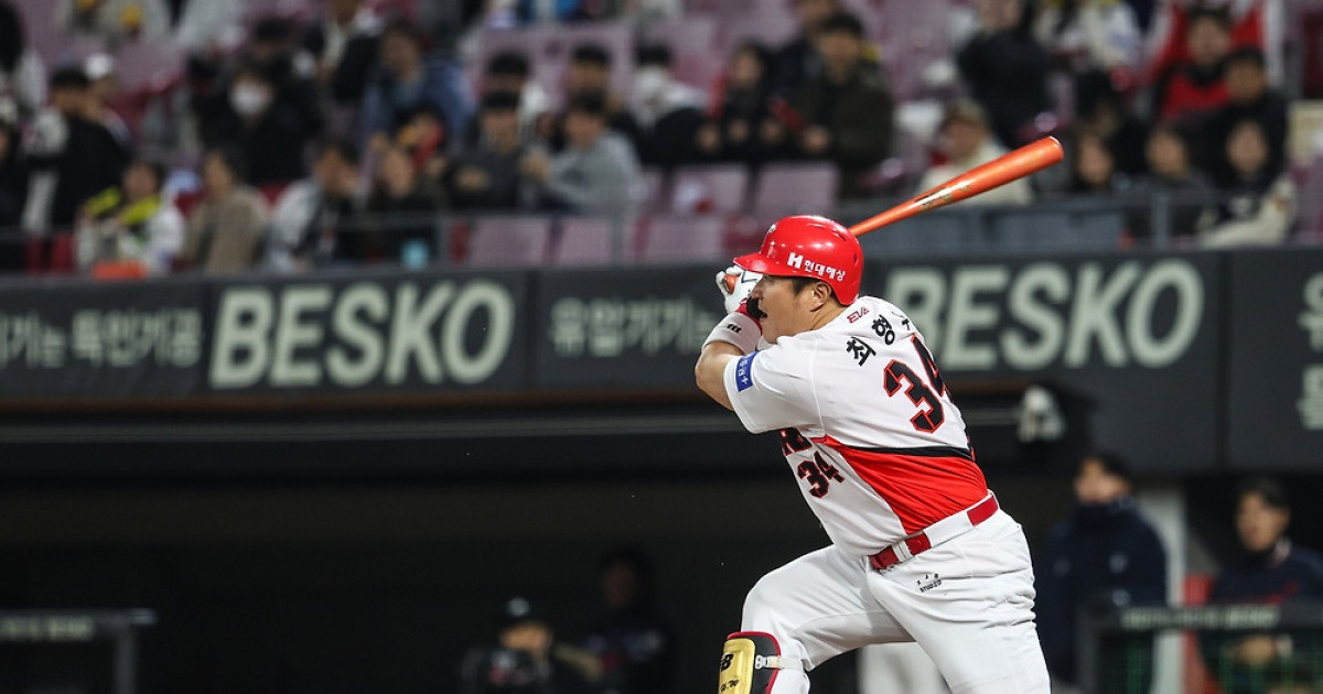 '최형우 투런포+네일 9K' KIA, 롯데 4연패 빠뜨리며 개막 3연승