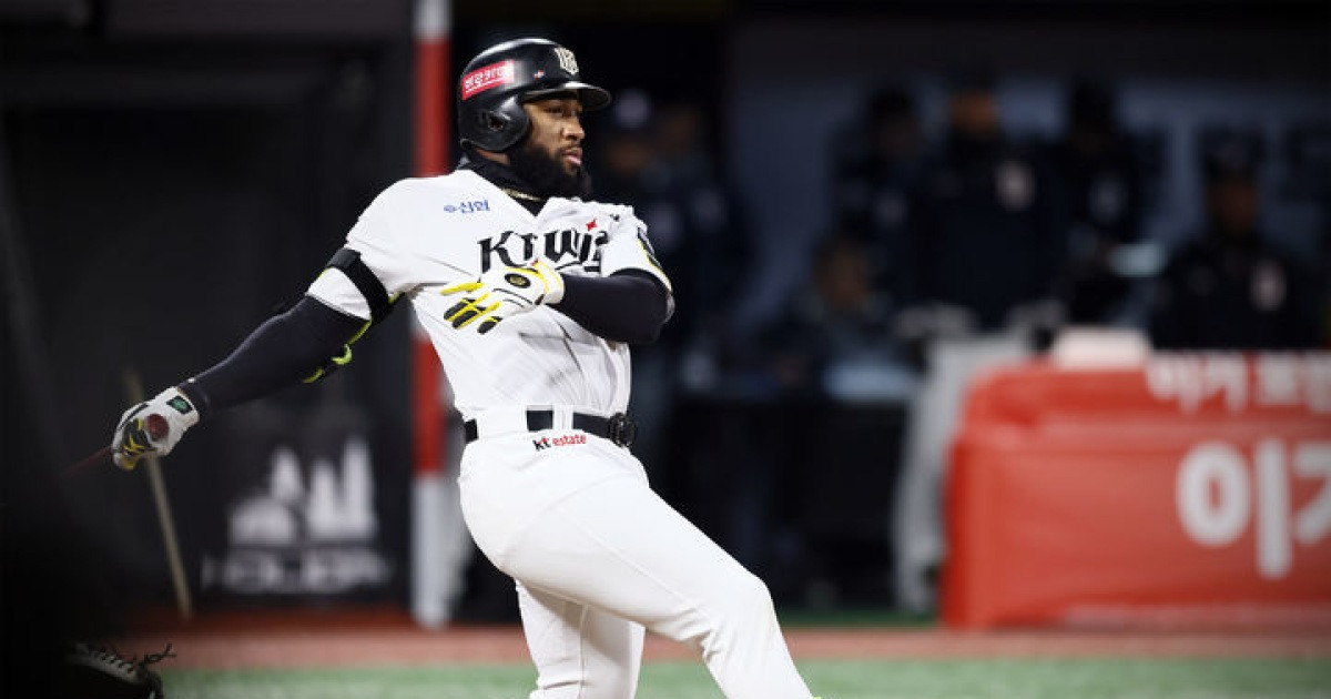 '돌아온 MVP' KT 로하스, 또 손맛…연타석 홈런 쾅쾅