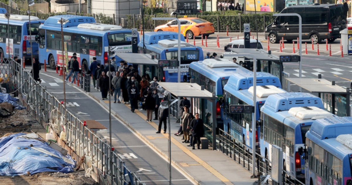 Seoul buses resume service following wage agreement