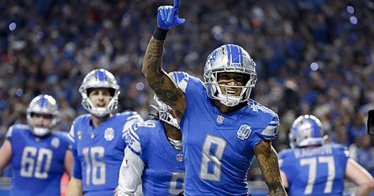 Broncos Reynolds Football