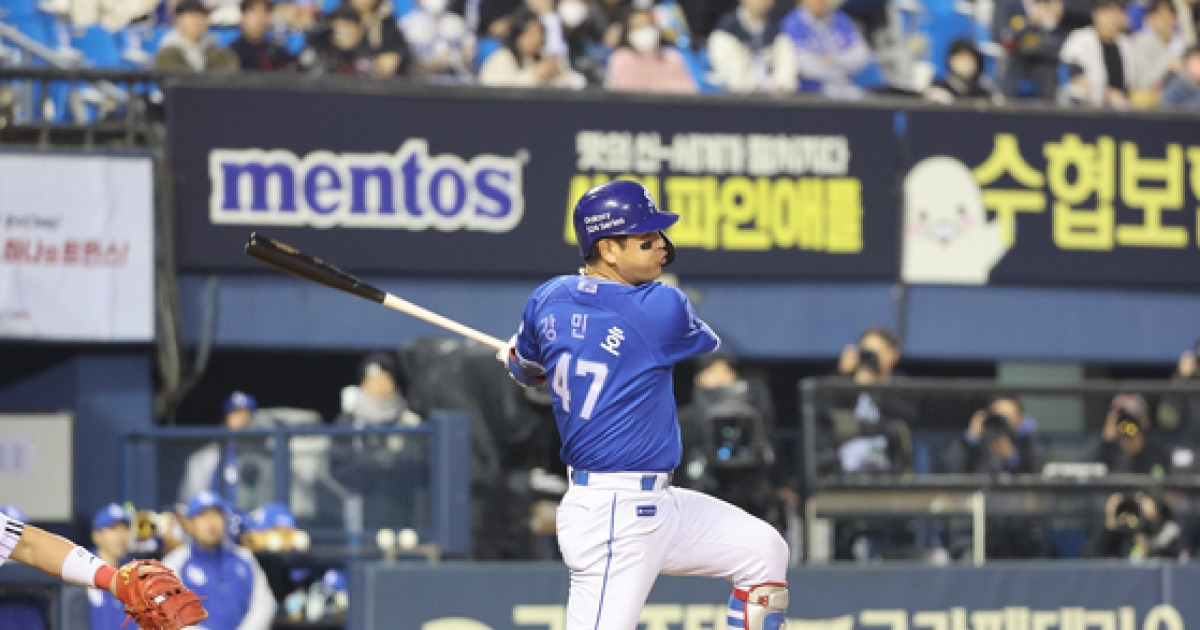 Lions catcher Kang Min-ho breaks Park Yong-taik's record for most KBO games at 2,238