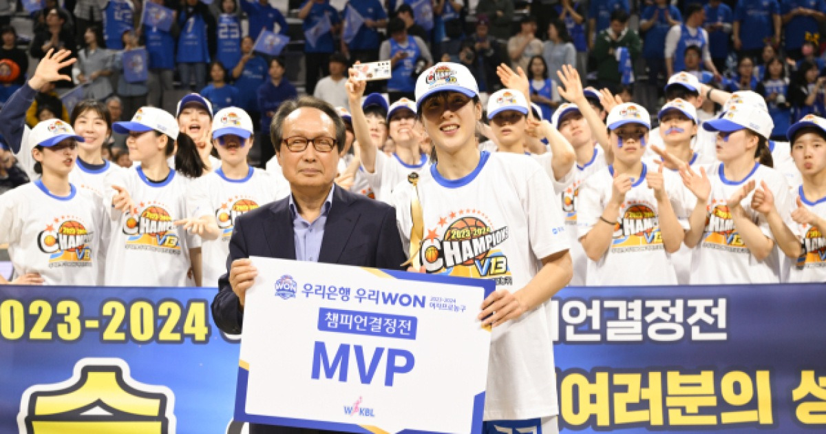 "제 인생에 MVP는 없을 거라 생각했는데…" 59표 중 58표 얻으며 2년 연속 MVP 등극! 김단비가 웃었다 [MD아산]