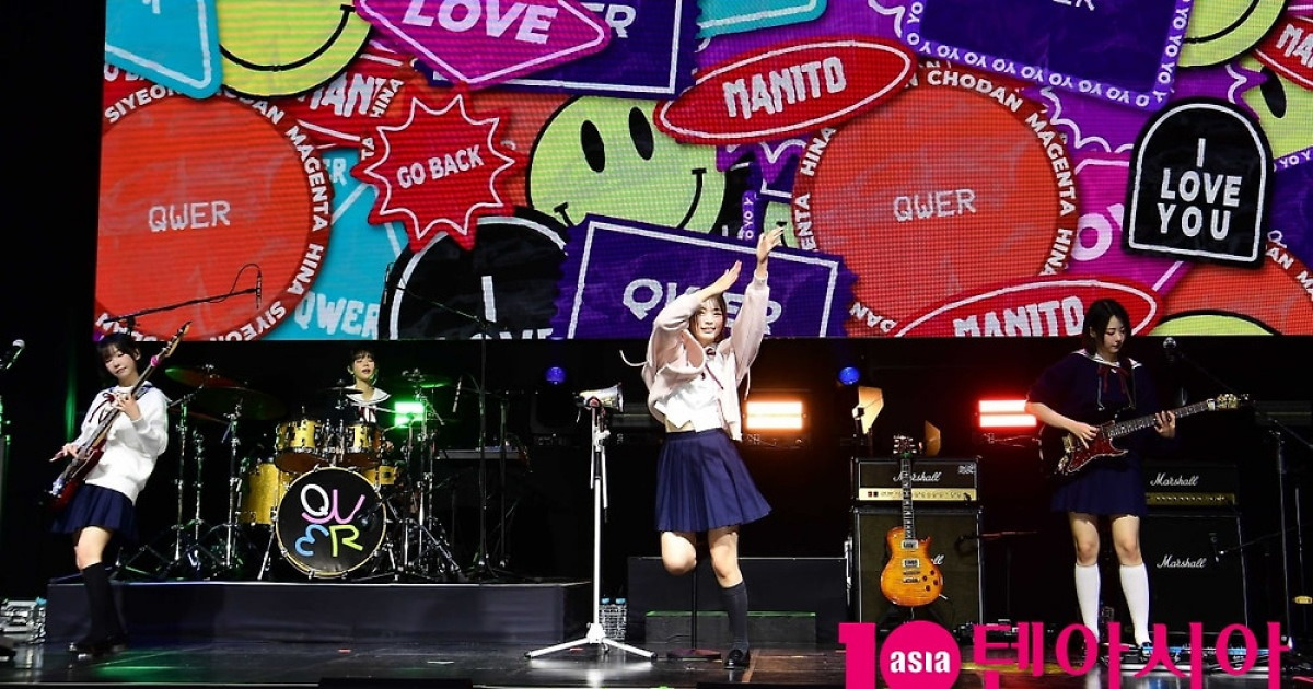 [TEN포토]QWER '군통령의 화려한 무대'