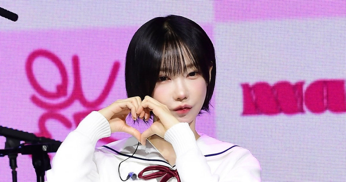 [TEN포토]QWER 마젠타 '점점 더 이뻐지네'