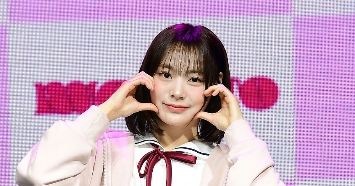 [TEN포토]QWER 시연 '볼하트 큐티'