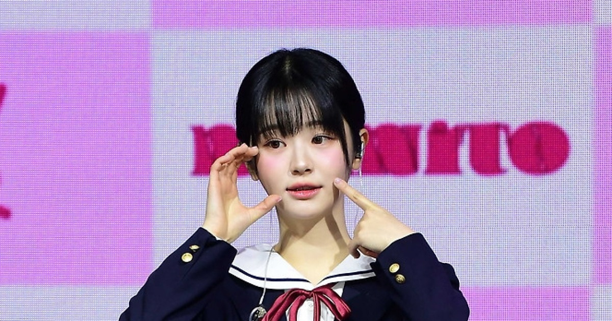 [TEN포토]QWER 쵸단 '인형처럼'