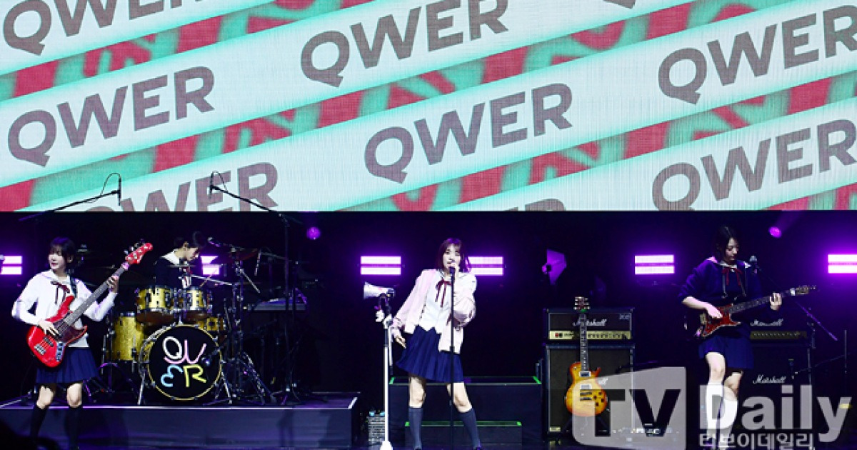 [TD포토] QWER '고민중독 무대'