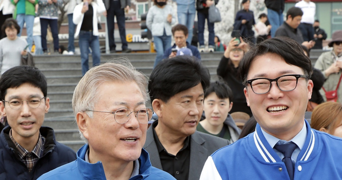 밝은 표정의 문재인 전 대통령
