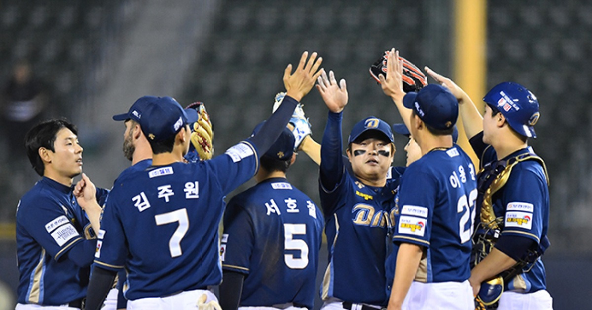 [ST포토] NC, LG 상대로 7-5 승리