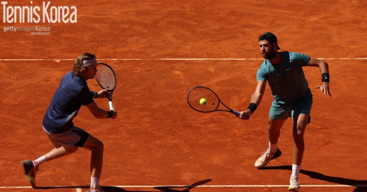 앉아서 쉴 수 없는 테니스 선수들…마드리드오픈 새로운 룰 시범 적용