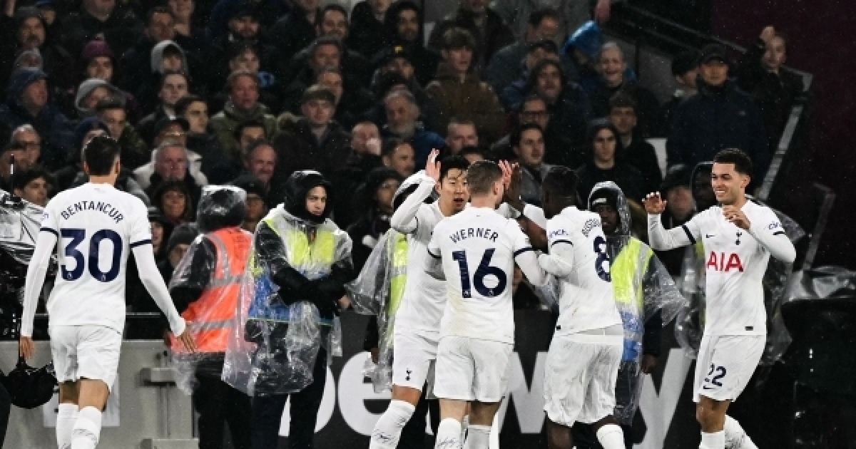 ‘장군멍군’ 존슨 선제골로 앞섰던 토트넘, 주마의 ‘등 슈팅’에 당했다…전반 1-1 종료 [EPL]