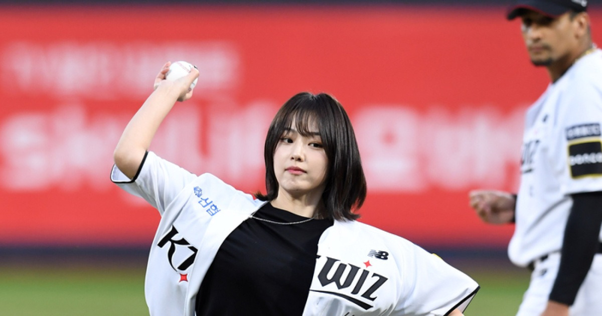 [포토]강미나, KT-KIA 경기 시구