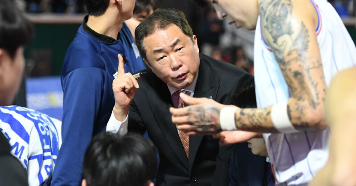 [KBL 6강 PO 경기 후] 전창진 KCC 감독, “수비로 이긴 건, 이번 시즌 처음이다” … 전희철 SK 감독, “완패다”