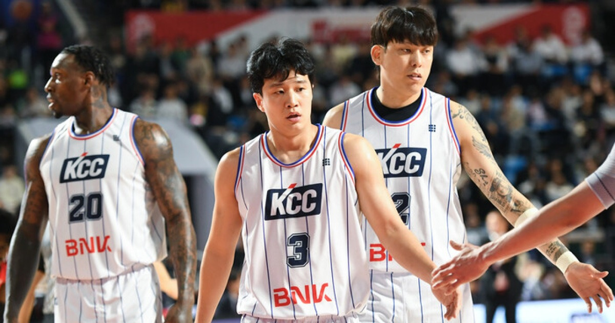 봄 농구 첫 승기 잡은 KCC…4강 진출 확률 ‘92.3%’