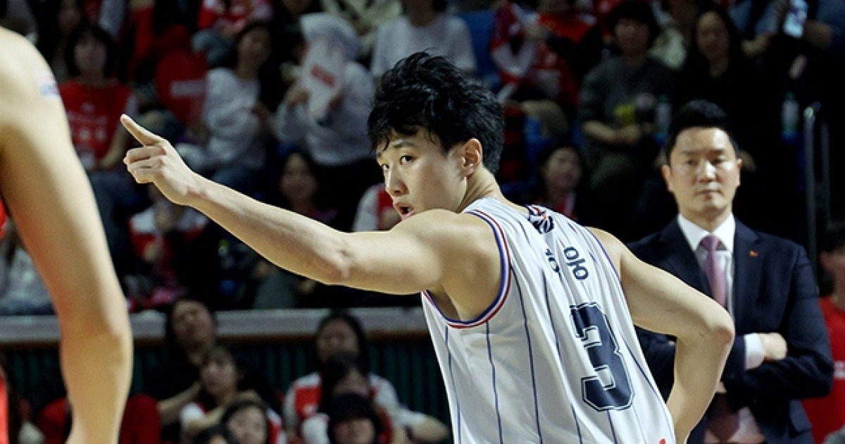 역시 허웅 '19득점' 날았다! KCC '6강 PO' SK 원정서 기선제압... 4강 확률 '92.3%' 잡았다 [잠실 현장]