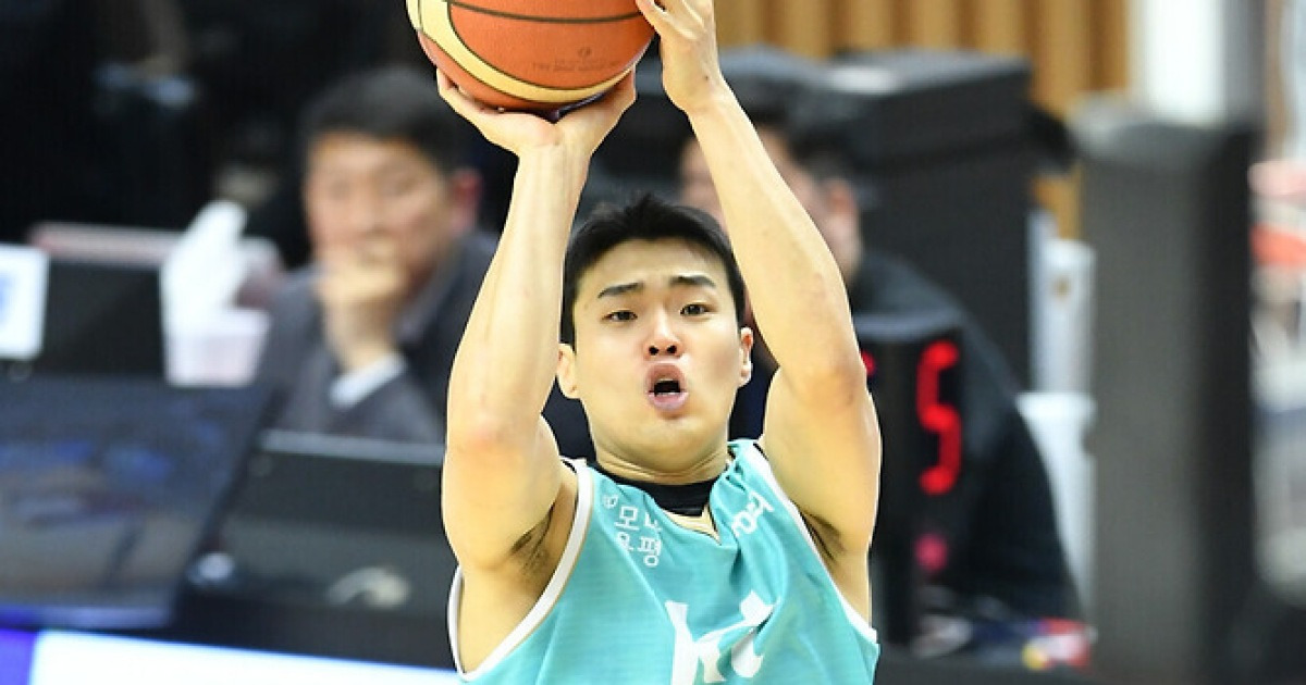 [JB포토] KT 정성우 '들어가라'