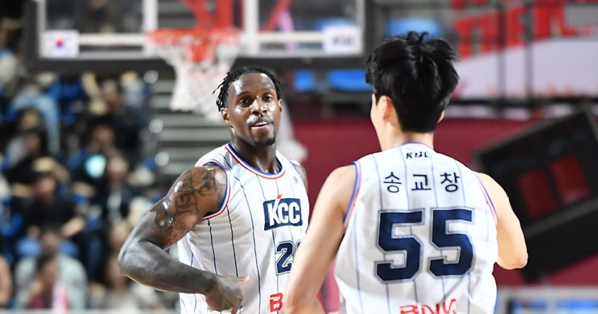 '4강까지 1승 남았다' KCC, SK에 1·2차전 모두 대승…공격에서 압도했다