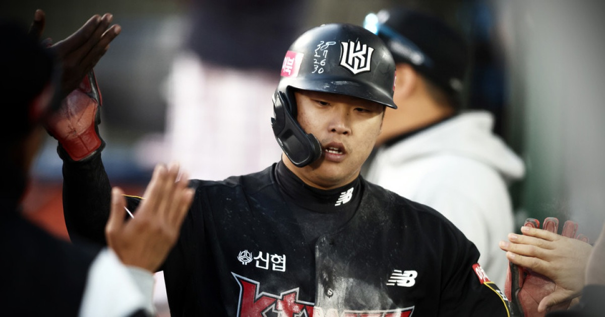 역시 수원의 '4번타자' 강백호 시즌 3호포 작렬…4-6 LG 쫓아가는 kt [잠실에서mhn]