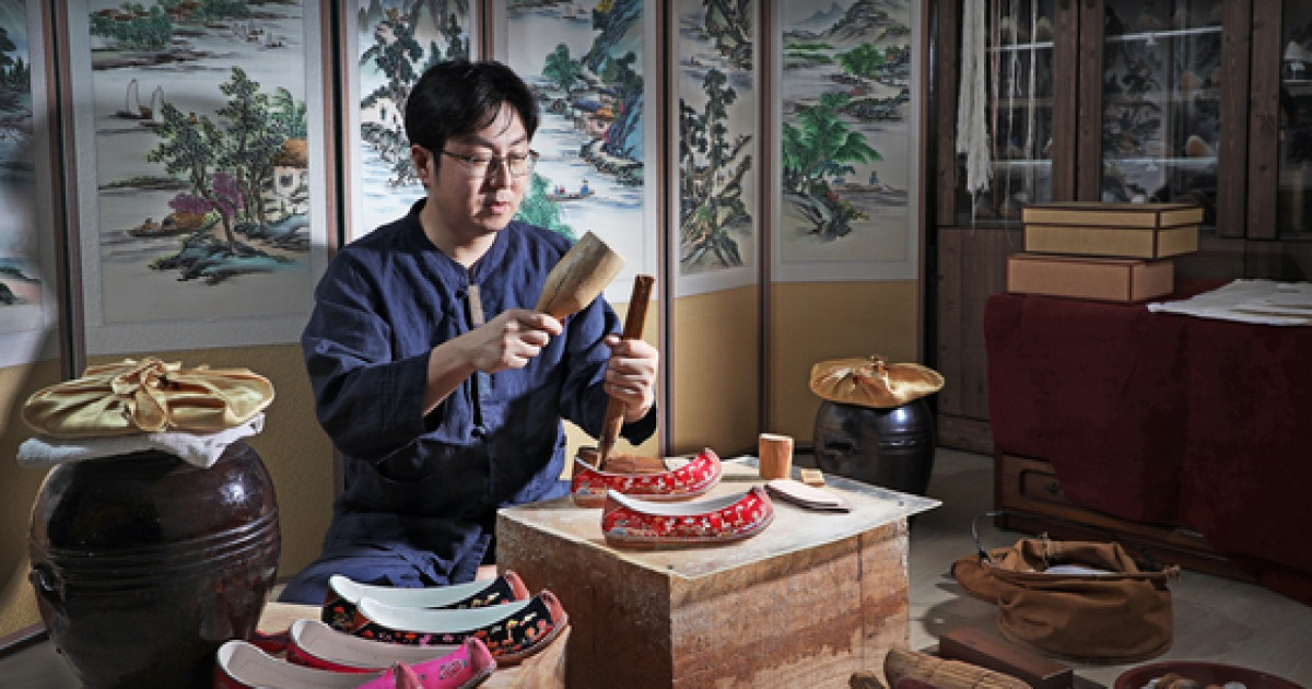 After six generations, traditional Korean shoemaker keeps family ...