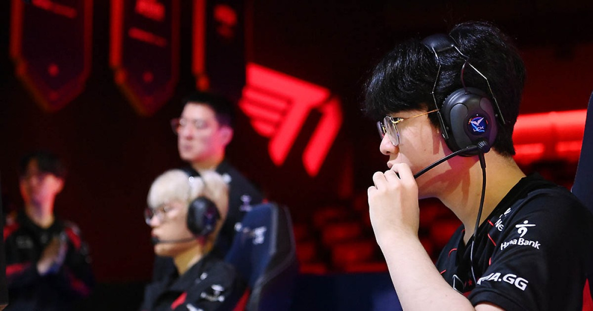 '탑 베인' 꺼낸 T1, 우려 씻고 2세트 승리... DK '벼랑 끝' [LCK PO]