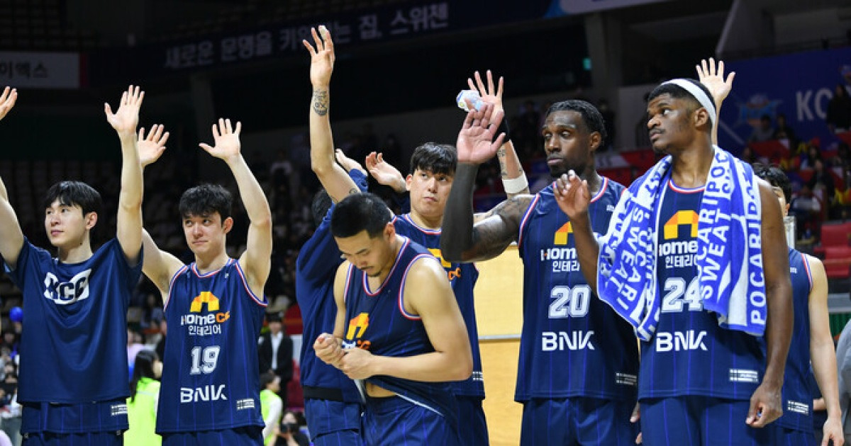 KCC, SK에 3연승 거두고 3년 만에 PO 4강 진출