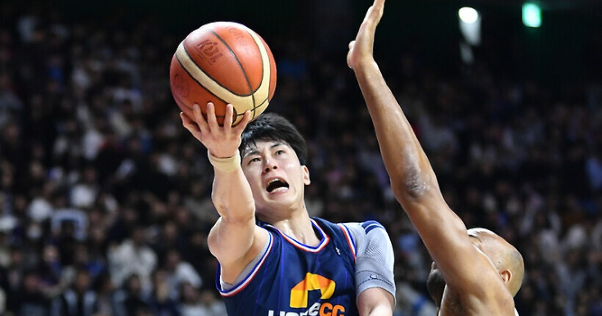 [JB포토] KCC 이호현 '빈공간을 노린다'