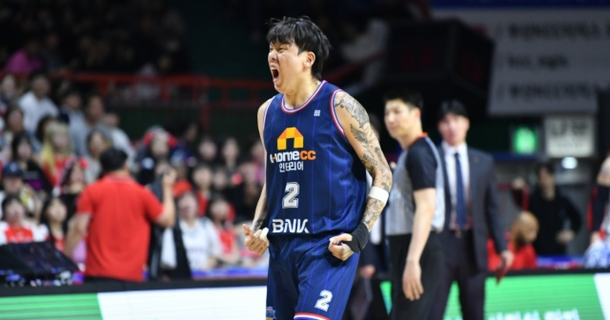 ‘슈퍼 팀’ 변신 KCC, DB와 4강 격돌… 전창진-김주성 감독, 사제 대결