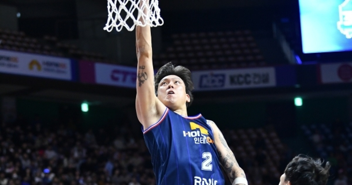 ‘DB 나와!’ 완전체 ‘슈퍼팀’ KCC, ‘천적’ SK 꺾고 3년 만에 4강 간다 [KBL PO]