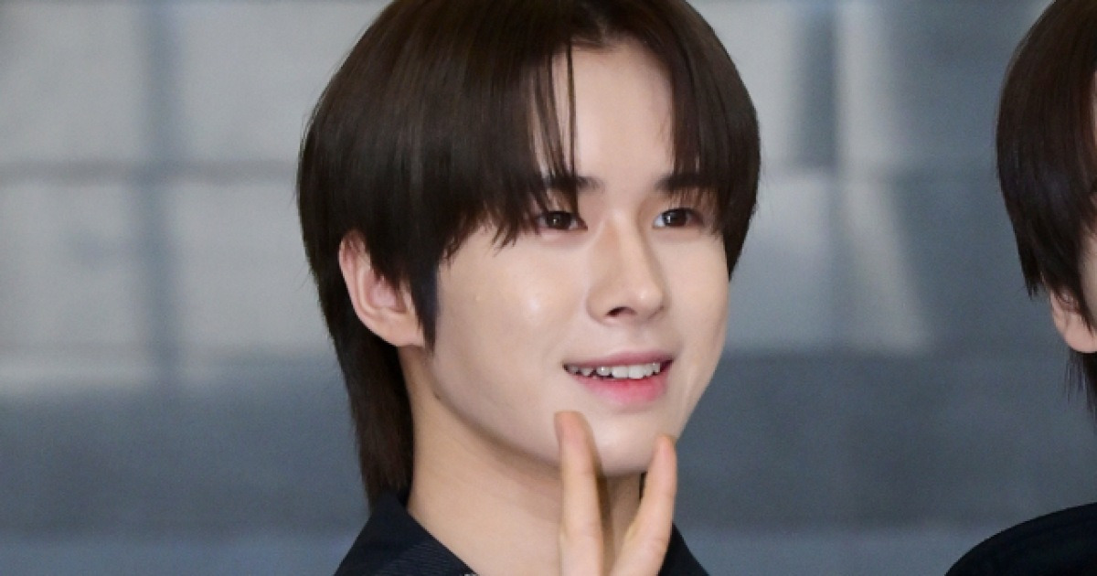 투어스 경민 이것이 막내의 귀여움이다 [se★포토]