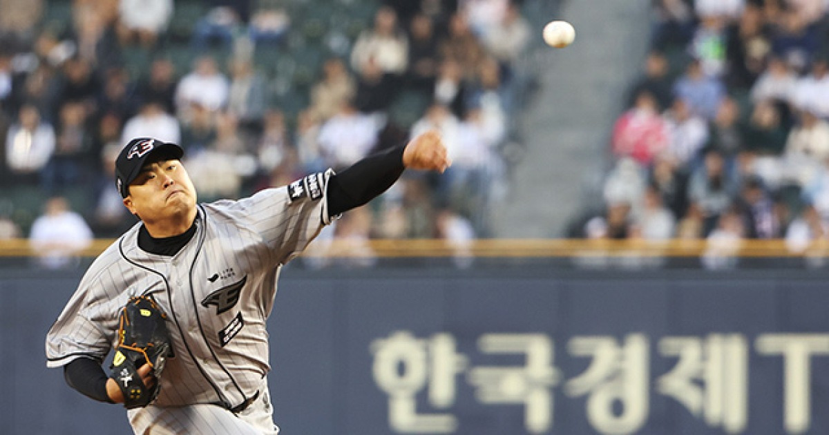 류현진, 4,216일만에 KBO리그 승리…두산전 6이닝 8K 무실점 완벽투