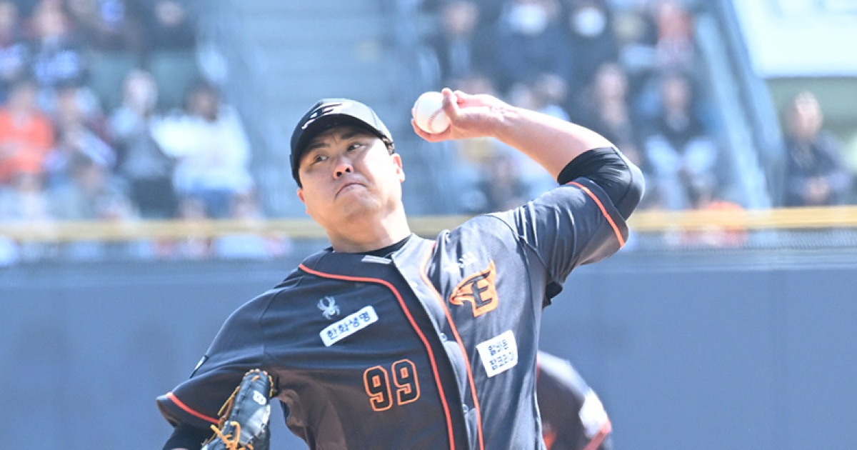 ‘4216일만에 다시’ 류현진, KBO리그 복귀 첫 승..한화 5연패 탈출