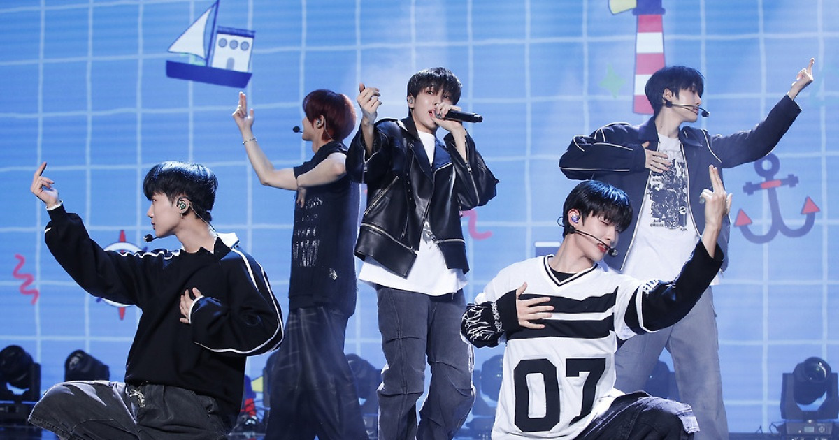 DKZ, 1년 6개월 만에 완전체 컴백