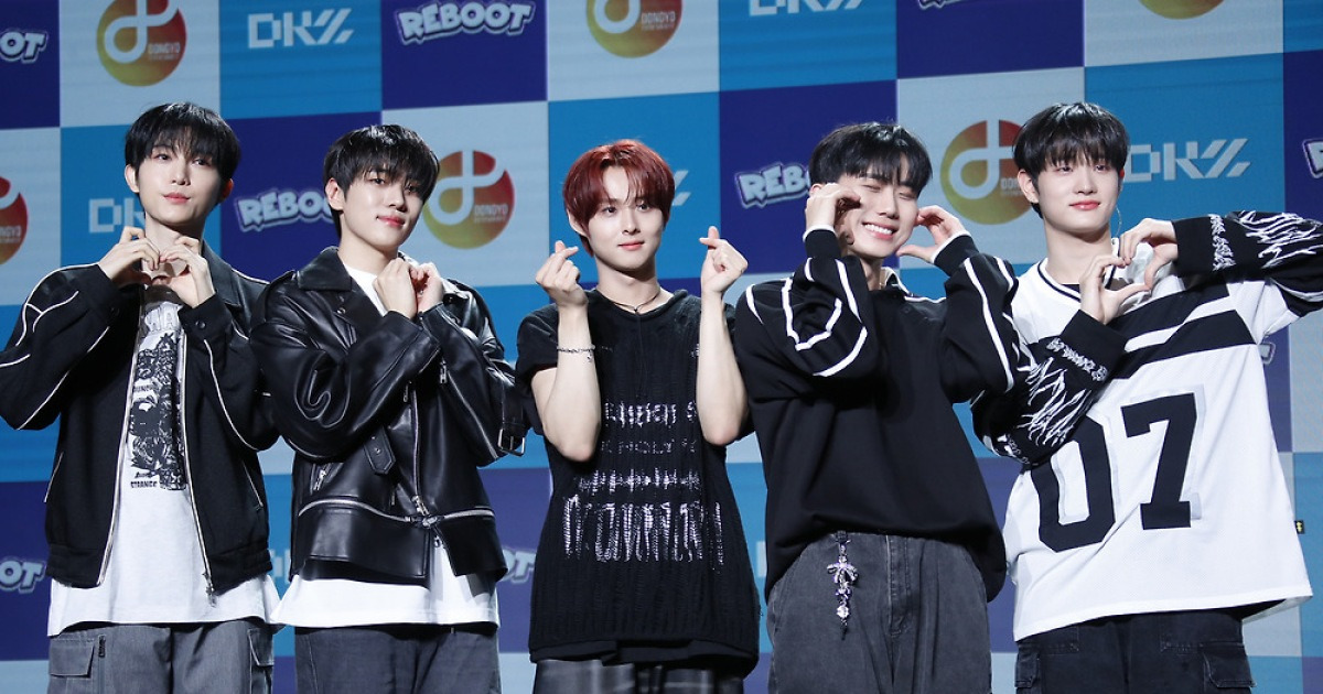 "다섯 명 하나 된 모습" DKZ, 1년6개월 만에 '리부트'(종합) [N현장]