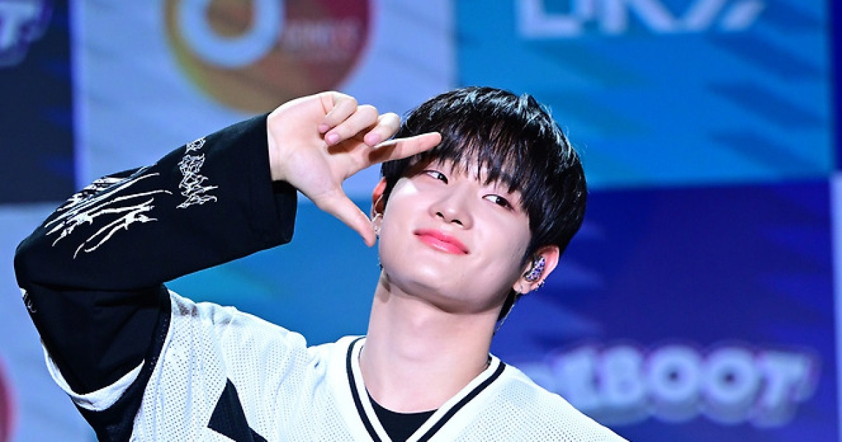 DKZ 기석, 귀여운 막내[포토엔HD]