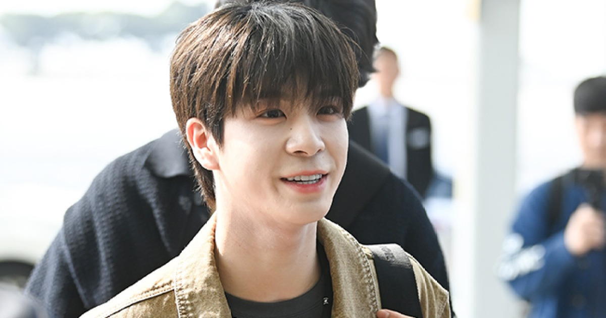 [ST포토] 출국하는 JD1, 더워 보이는 데님 셋업