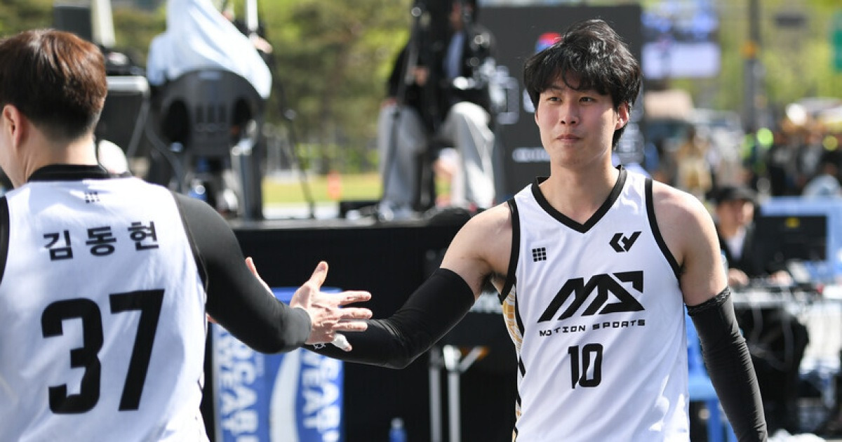 [JB포토] 2024 KBA 3x3 코리아투어, 하이파이브 하는 모션스포츠