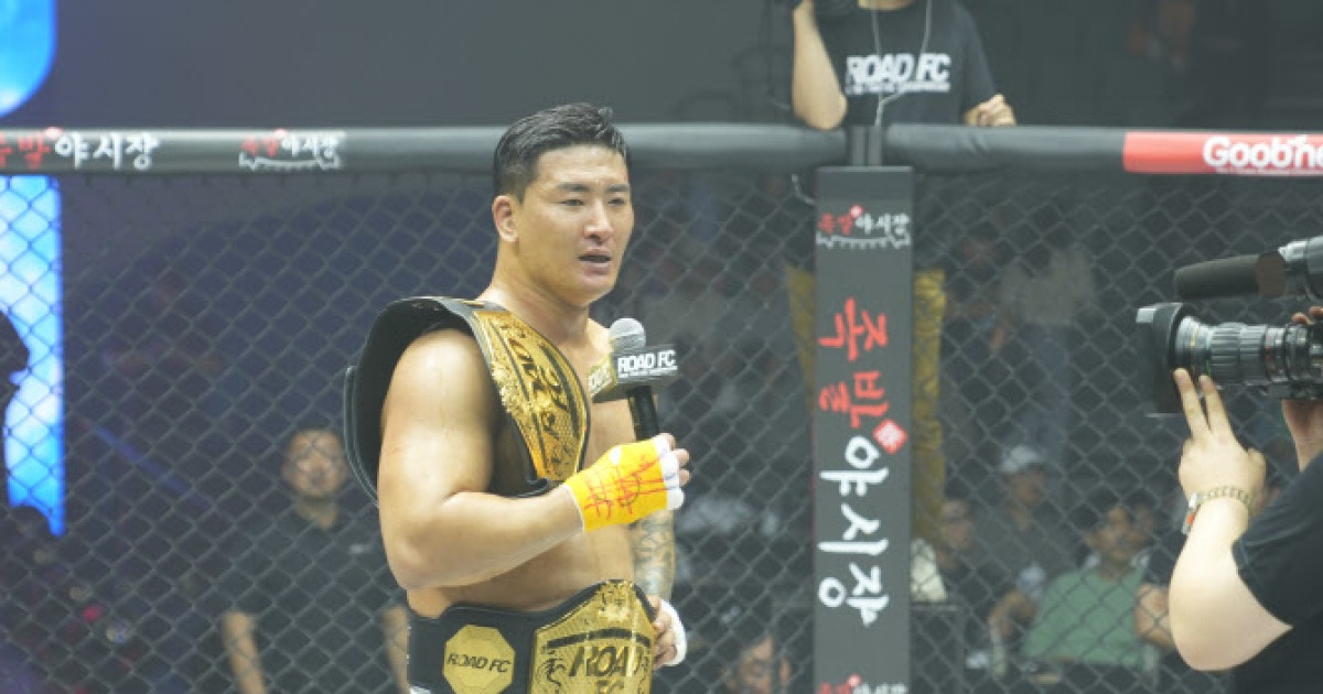 김태인, ROAD FC 초대 헤비급 챔피언 등극... 日 타이세이에 TKO 승