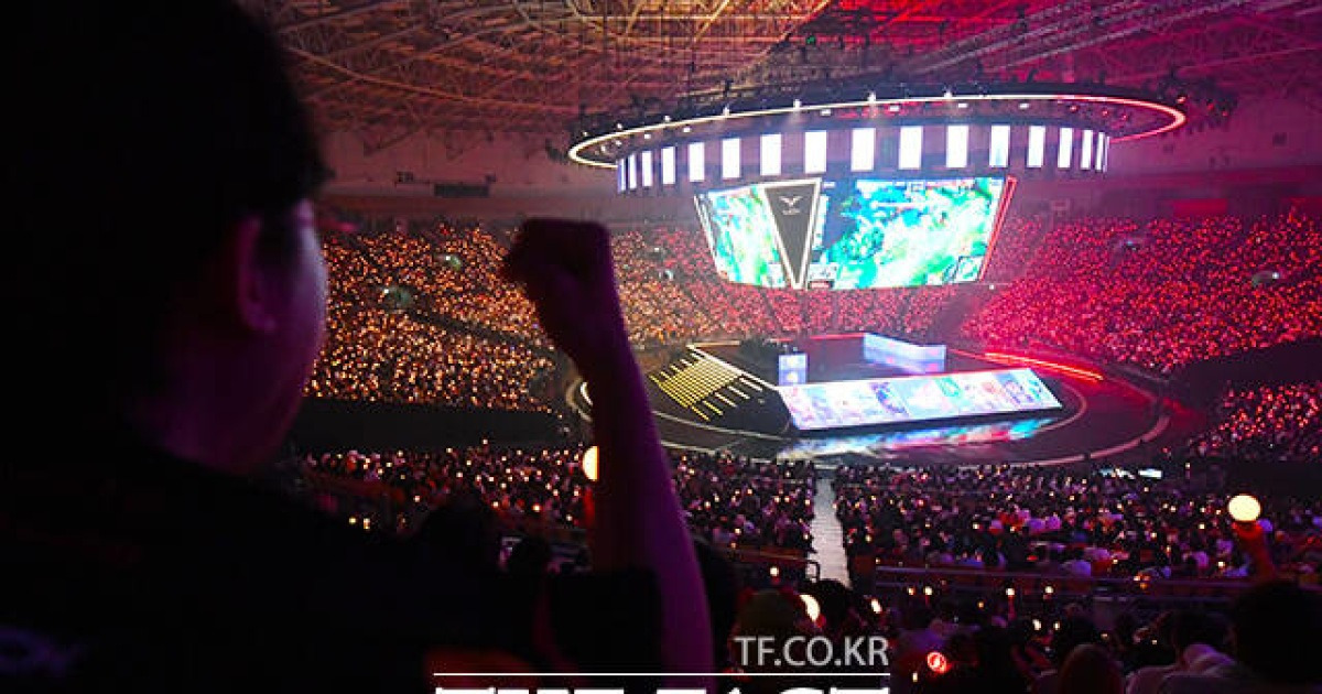 'LCK 스프링 결승' KSPO돔 가득 메운 열기 [TF사진관]