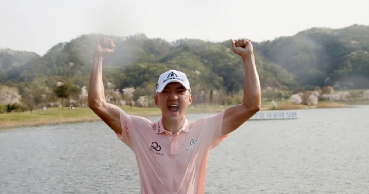 KPGA 윤상필, 개막전에서 생애 첫 우승…KLPGA 박지영, 72홀 노보기 우승 놓쳤지만 통산 8승째