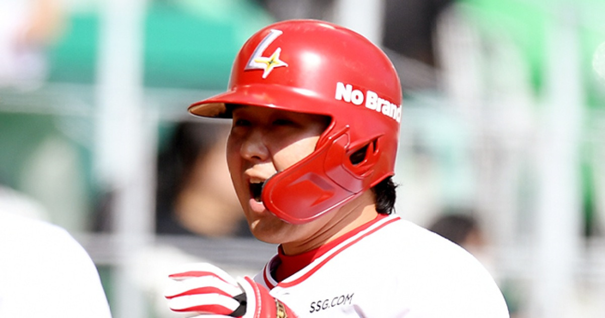 '최정 멀티홈런' SSG, KT 원정서 위닝시리즈…8-1 완승