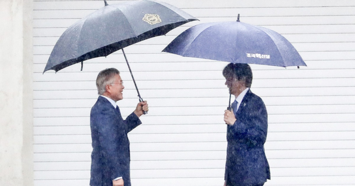 Cho Kuk and lawmakers-elect visit former President Moon, Roh Moo-hyun's ...