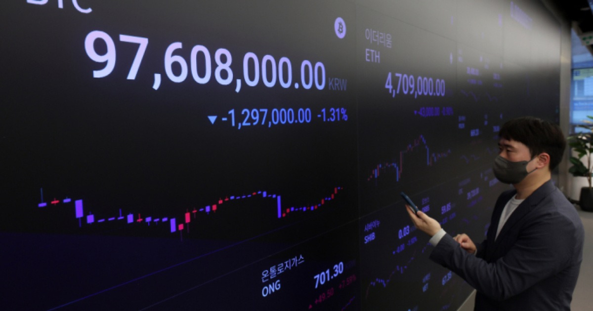 홍콩, 비트코인·이더리움 현물 ETF 승인… '9900만원' 코인 더 오르나