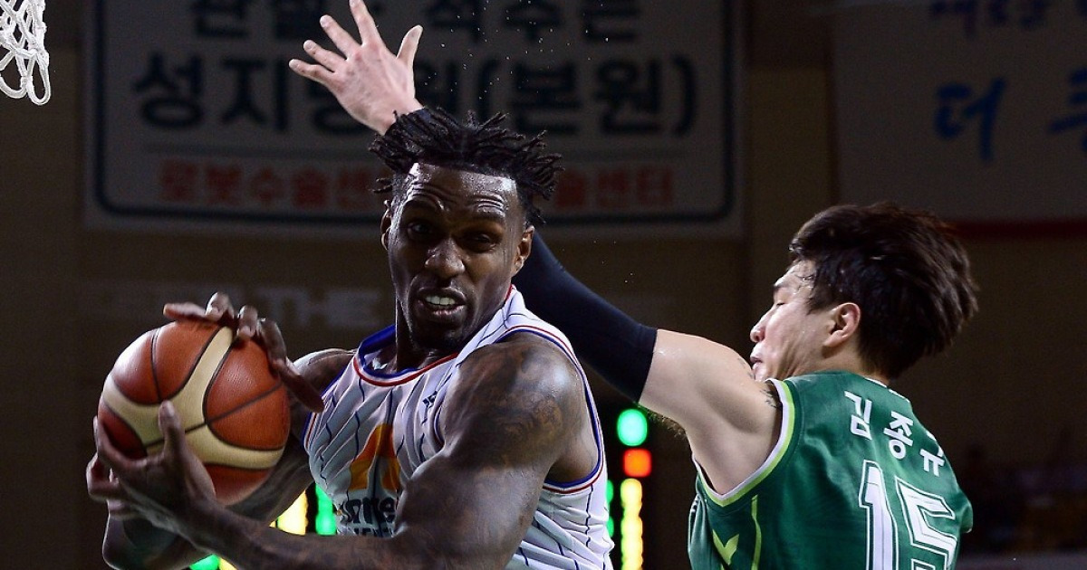 1Q 승부수 통한 KCC, 4강 PO 1차전서 DB 잡고 PO 4연승 신바람