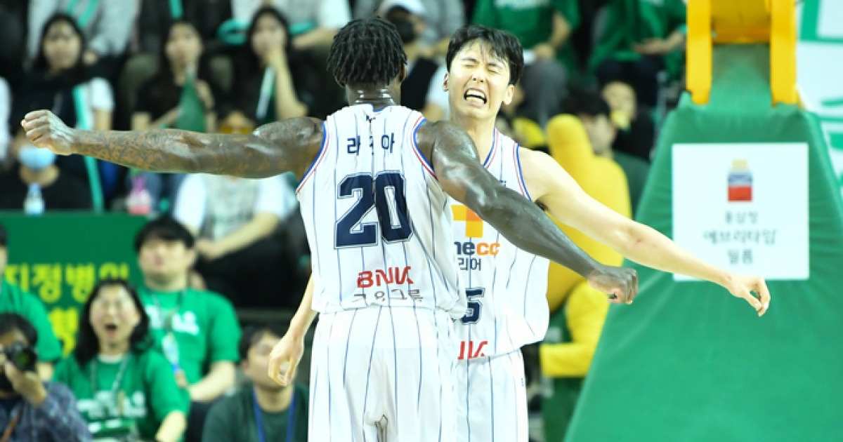 ‘슈퍼팀’은 PO용이었나···5위 KCC, 1위 DB도 잡았다