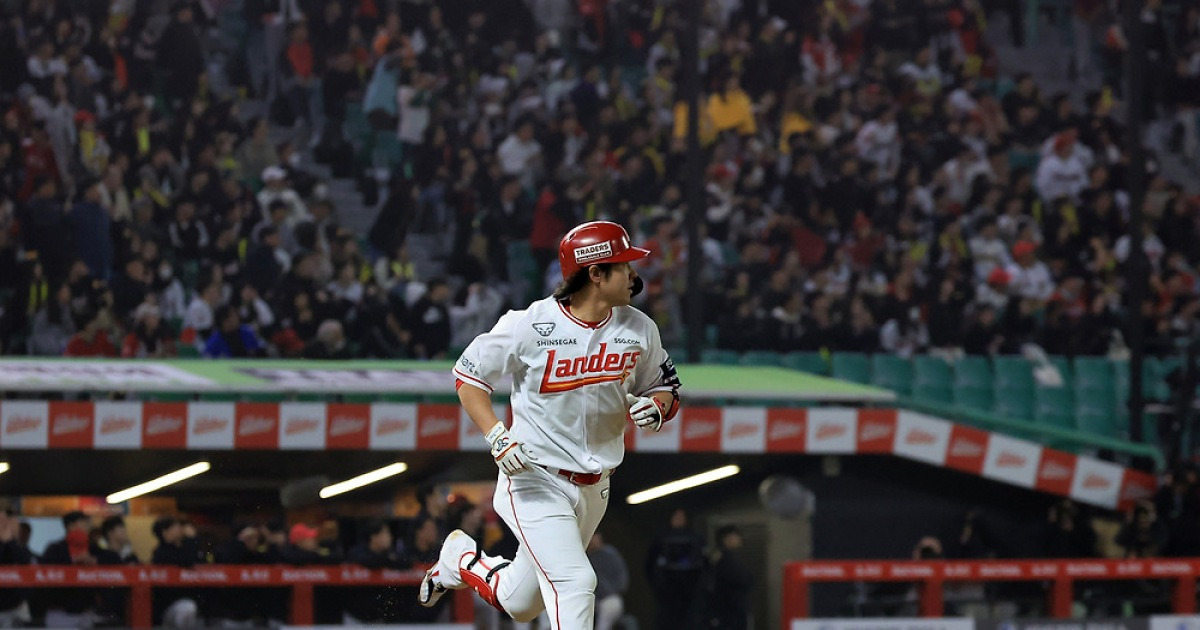 '9회 2사 후 홈런포 2방' SSG, KIA에 극적 역전승…한화는 3연패 탈출(종합)