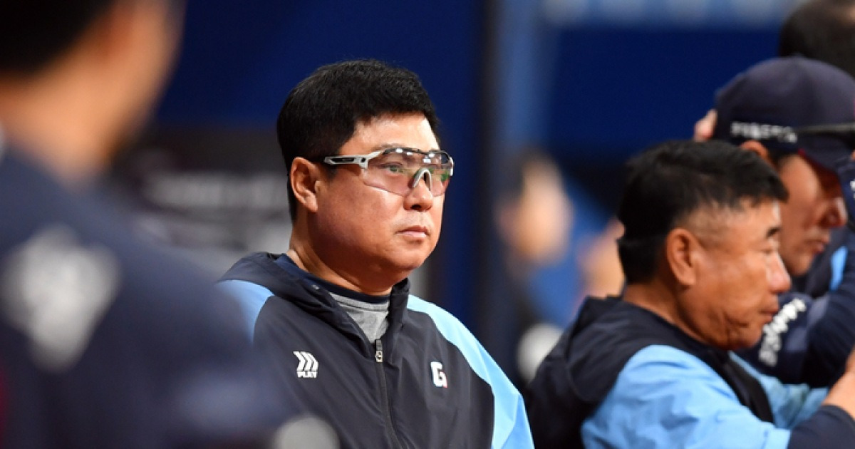 “전광판에 띄우면 되는 것 아닌가” KBO ABS 음성 수신기 전달, 김태형 감독 반응은 냉담 [SS잠실in]