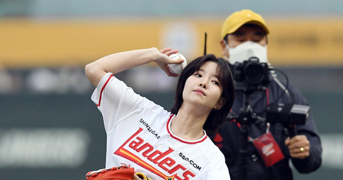 [포토]하승리, SSG-KIA 경기 시구